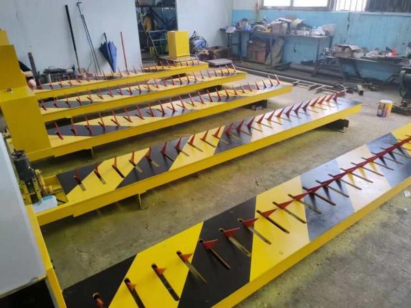 Quality Spike Tyre Killer durable tire deflation system created to enhance site security and prevent unauthorized vehicle passage for sale