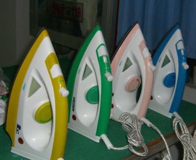 China Fast Heating Electric Iron with 1.5m Cord Length and 0.5min Heat Up Time for sale