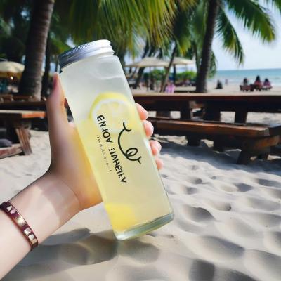 China Franse vierkante plastic sapfles 20oz drankjes fruit sap gemakkelijk open deksel Tamper proof cap voor energiedranken Te koop