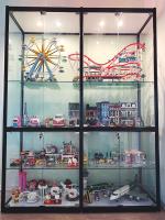 Quality Medal Cup Tempered Glass Showcase Exhibiting Gift Glass Display Case for sale