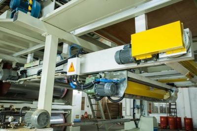 Cina 380V ha ondulato la macchina dell'incartonamento del cartone in vendita