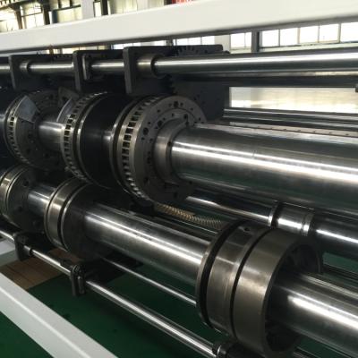 Cina Controllo automatico tagliante rotatorio dei semi dell'attrezzatura del cartone multicolore in vendita