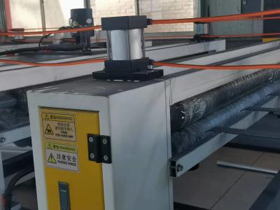 Cina Un cartone ondulato di 2/4/6 di piega che rende a macchina la linea di produzione ad alta velocità del cartone in vendita
