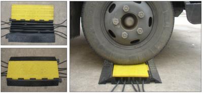 China Floor Raw Rubber Cable Protector Electric Cord Covers Black Yellow 5 Channels for sale