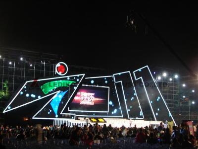 Cina Esibisca la capriata d'argento d'acciaio di strato/metter in scenae lo SGS di TrussTUV che lega il sistema per lo schermo del LED in vendita