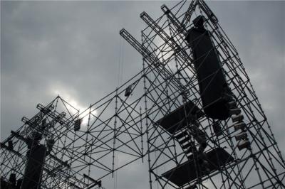 China Espessura de alumínio 3mm dos oradores do apoio das torres internas de prata do fardo do orador da camada à venda