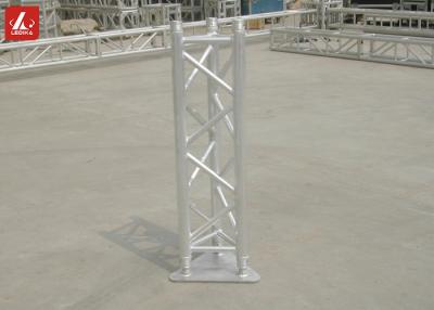 Cina Capriata di alluminio su misura del triangolo per la decorazione di illuminazione della fase in vendita