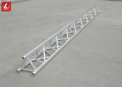Cina Capriata di alluminio su misura del triangolo per la decorazione di illuminazione della fase in vendita