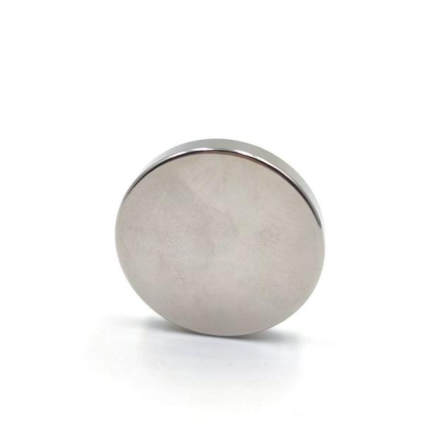Quality Customizable Round Neodymium Magnets N33M-N50M With Axial Magnetization Direction for sale