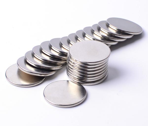 Quality Customizable Round Neodymium Magnets N33M-N50M With Axial Magnetization for sale