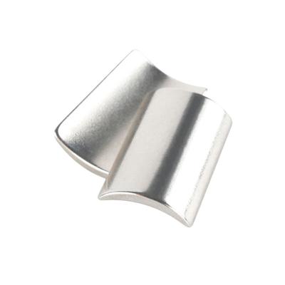 Cina Magneti a forma di arco di Ndfeb Neodimio resistenti N35-N52 Alta resistenza in vendita