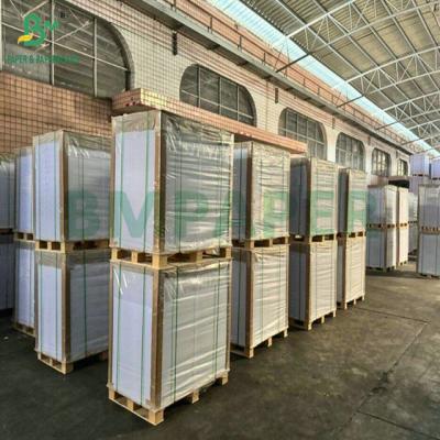 Китай 120 грамм 150 грамм Белый цвет Переработанная крафт-бумага для пакетов для покупок 66 см продается