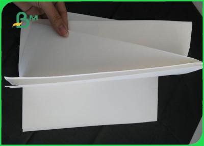 Cina Rotolo bianco vergine 120gsm della carta kraft di 100% Ad alta resistenza per imballaggio alimentare in vendita