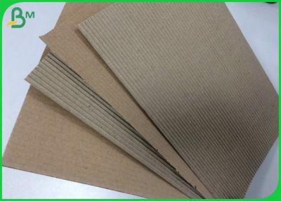 Cina la flauto di spessore di 3mm 5mm ha ondulato il cartone per il corriere Carton Making in vendita