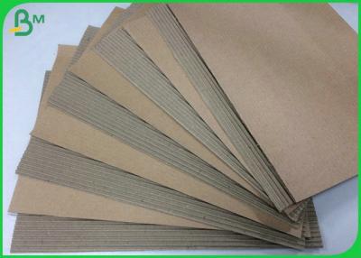Cina la flauto di spessore di 3mm 5mm ha ondulato il cartone per il corriere Carton Making in vendita