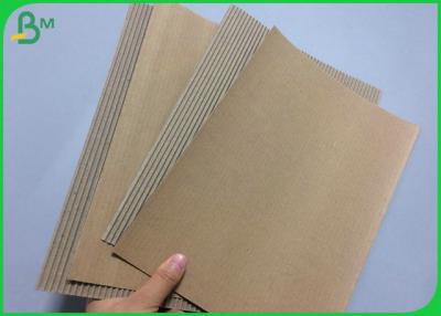 Cina la flauto riciclabile di 0.5mm Brown ha ondulato il cartone di Kraft per i cartoni in vendita