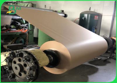 中国 180gsmは波形のカートン箱のためのクラフト紙板無漂白のブラウンをリサイクルした 販売のため