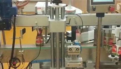 China Liquid / Fertilizer / Chemical Pesticide Bottle Sticker Labelling Machine Automatic Factory Price for sale
