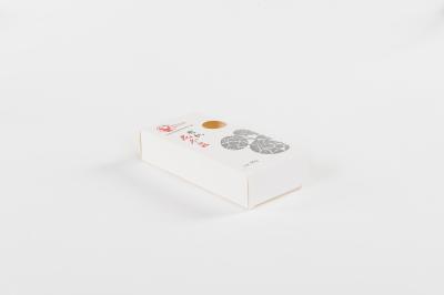 Cina Display per cosmetici di supermercato personalizzato Scatole con rivestimento lucido Cartone POP Display in vendita