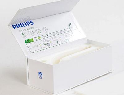 Cina Progettazione semplice bianca della scatola rigida per il pacchetto digitale del regalo del cartone dei prodotti con maganet in vendita