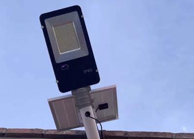 China Tudo em um sensor de movimento solar Shell High Lumen de alumínio das luzes de rua do diodo emissor de luz IP67 100W à venda