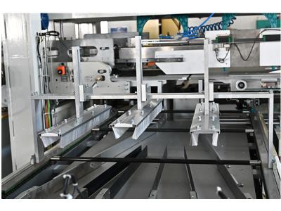 Cina 40packs/Min Wrapping Paper Machine, asciugamano di carta 30microns che fa macchina in vendita