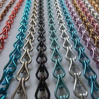 China Het kleurrijke Gordijn van Aluminiumkettingen als Ruimteverdeler voor Hoteldecoratie Te koop