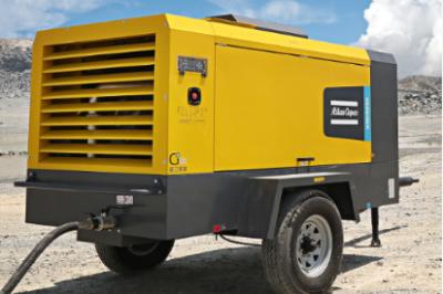 China XAVS 450 Cfm 14 Bar Dieselgetriebener tragbarer Rotationsschraubluftkompressor Klein zu verkaufen