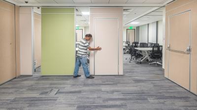 China Stacking Ends Retractable Room Divider , Folding Panel Partitions Soundproof for sale