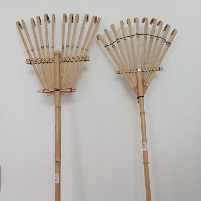 China Grade Rustless feito a mão de 11 ancinhos de jardim do ancinho de bambu do dente 145cm à venda