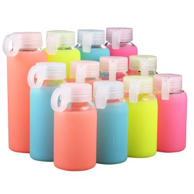 Cina Bottiglia di acqua di vetro della manica protettiva del silicone per gli sport all'aperto Eco amichevole in vendita