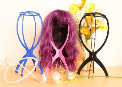 Cina La parrucca di plastica regolabile di altezza 36cm sta il bianco nero rosa blu 90g in vendita
