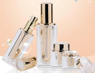 중국 30개 밀리람베르트 고급은 혈청 로션을 위한 금 아크릴 분무 병 크림 병을 비웁니다 판매용