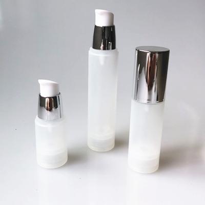 Cina La bottiglia senz'aria di plastica 50ml della pompa della lozione di cura di pelle pp pompa l'imballaggio cosmetico in vendita