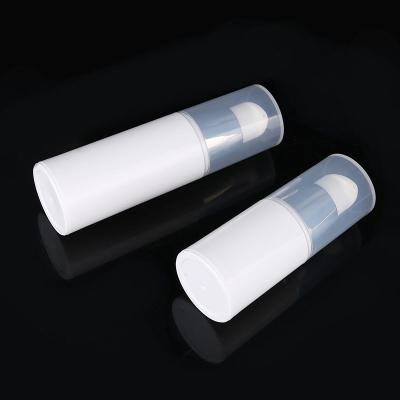 Cina bottiglie senz'aria di alluminio d'argento dello spruzzo dell'erogatore di vuoto della bottiglia della pompa 50ml in vendita