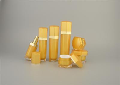 Cina la lozione cosmetica di 15ml 30ml 50ml 100ml imbottiglia le bottiglie di plastica della lozione con il contenitore cosmetico acrilico dello spruzzatore con lo spruzzatore in vendita
