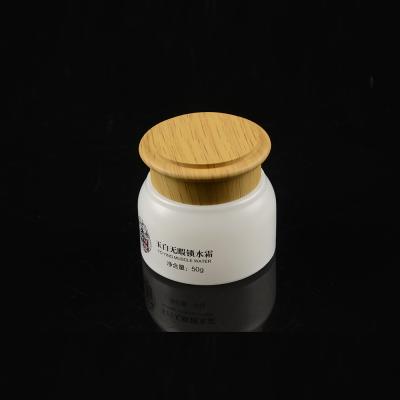 中国 卸し売り良質の球の形の化粧品はアクリルのSkincareのクリームの容器の瓶の化粧品を包む瓶をクリーム状にします 販売のため