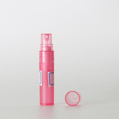 Cina Piccole bottiglie riutilizzabili dello spruzzo, spruzzatore portatile della pompa a mano 4ml con il cappuccio della serratura in vendita