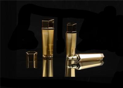 Cina bottiglia cosmetica rossa della lozione di 15ml 30ml 50ml 100ml con la pompa brillante di Goldern ed il chiaro cappuccio di plastica in vendita