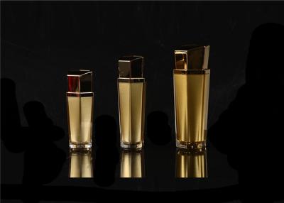 中国 15ml 30ml 50ml 100mlのGoldern光沢があるポンプおよび明確なプラスチック帽子が付いている赤い化粧品のローションのびん 販売のため