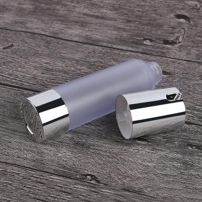 Cina Plastica pp che glassa il cappuccio d'argento di placcatura delle bottiglie senz'aria del cosmetico più di meno per lozione in vendita