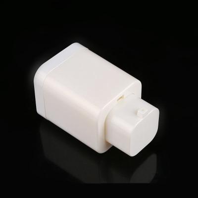 Cina Il cosmetico senz'aria bianco trasparente imbottiglia 15ml 30ml 50ml in vendita