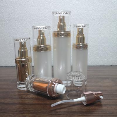 Cina Bottiglie cosmetiche senz'aria costolate acriliche su ordinazione del cappuccio 80ml in vendita