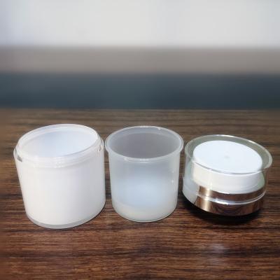 Cina Barattoli cosmetici vuoti senz'aria bianchi della crema di fronte pp 15g 30g in vendita