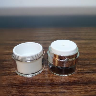 Cina Barattoli cosmetici vuoti senz'aria bianchi della crema di fronte pp 15g 30g in vendita