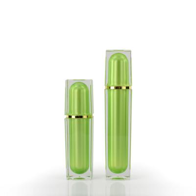 Cina Bottiglia senz'aria di plastica verde della lozione del quadrato 30ml 50ml in vendita
