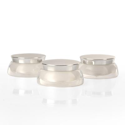 中国 プラスチック15g 30g 50g倍の壁の化粧品のクリーム色の瓶 販売のため