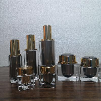 China Garrafas plásticas quadradas da loção da bomba 15ml da loção à venda