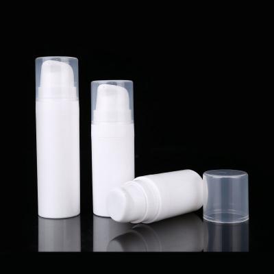 Cina OEM 5ML 10ML 15ML bottiglia di plastica in PP bianca cosmetica rotonda senza aria in vendita