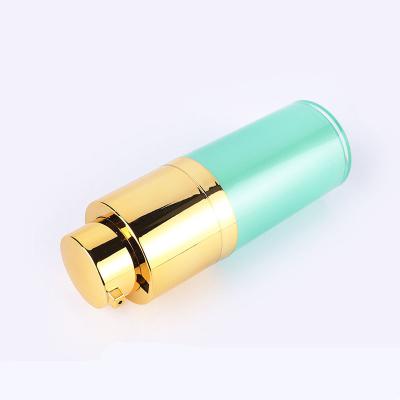 Cina 15ML 30ML 50ML verde di plastica PP torcere fino pompa oro OEM rotonde bottiglie senza aria cosmetici in vendita